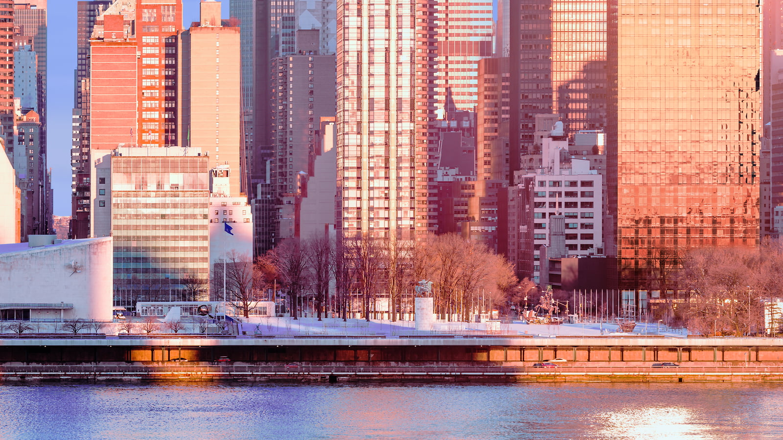 High Resolution Manhattan Skyline Photo - VAST