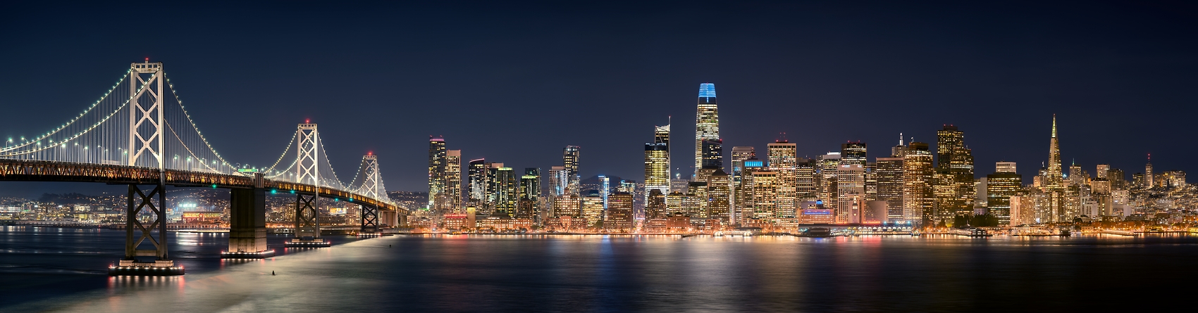 Photos of the San Francisco skyline at night - VAST