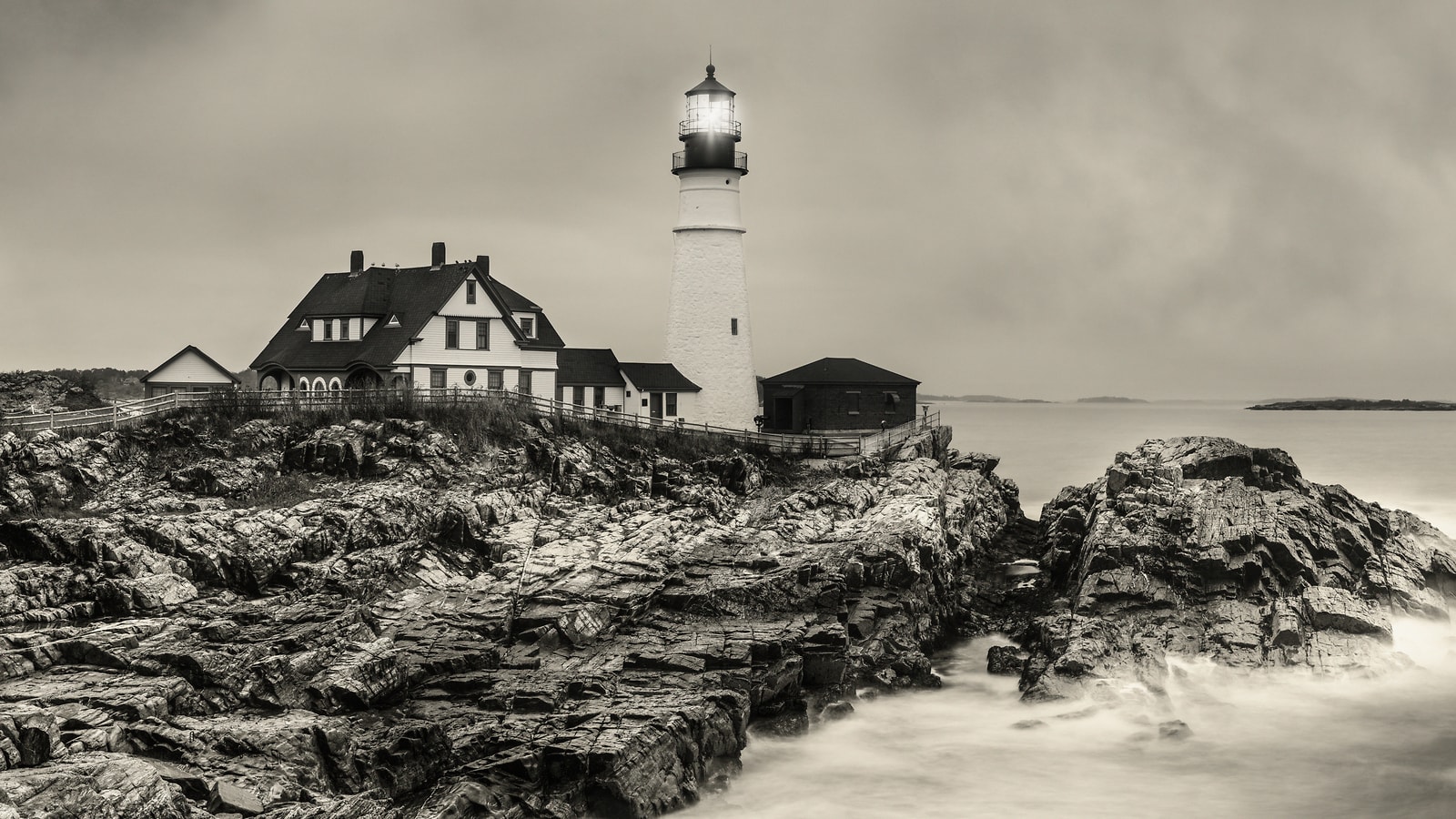 Artistic lighthouse photos - VAST