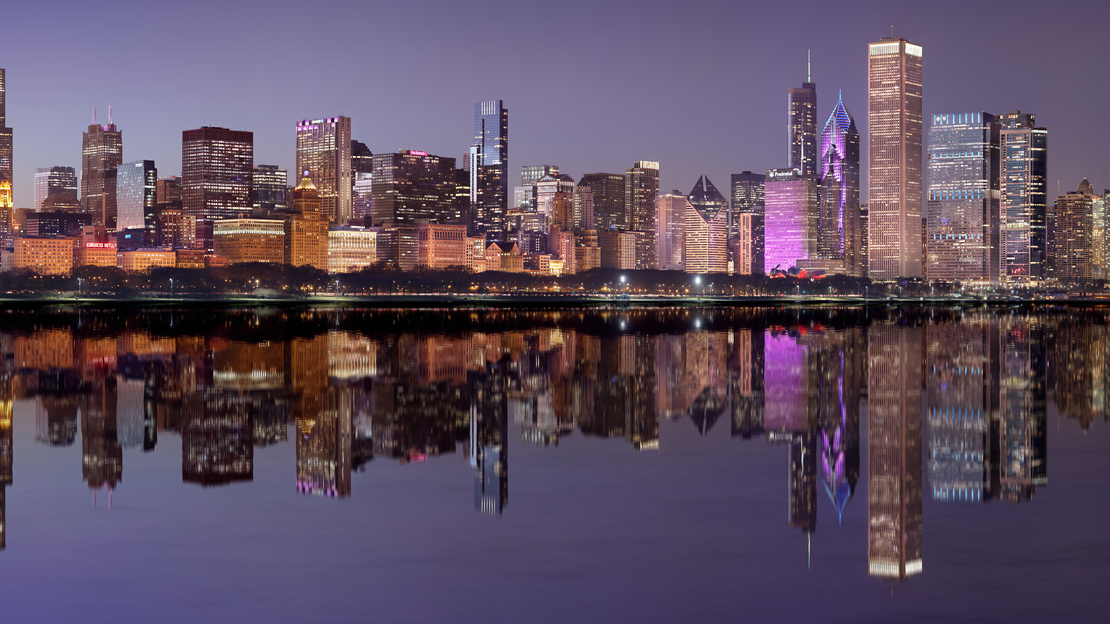 Photos of Chicago at Night - VAST