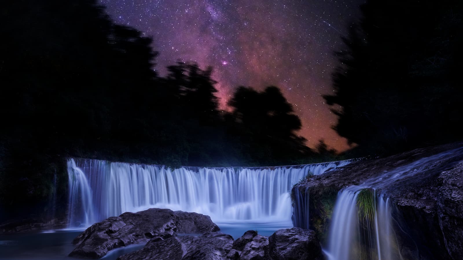 Photos of stars and waterfalls - VAST