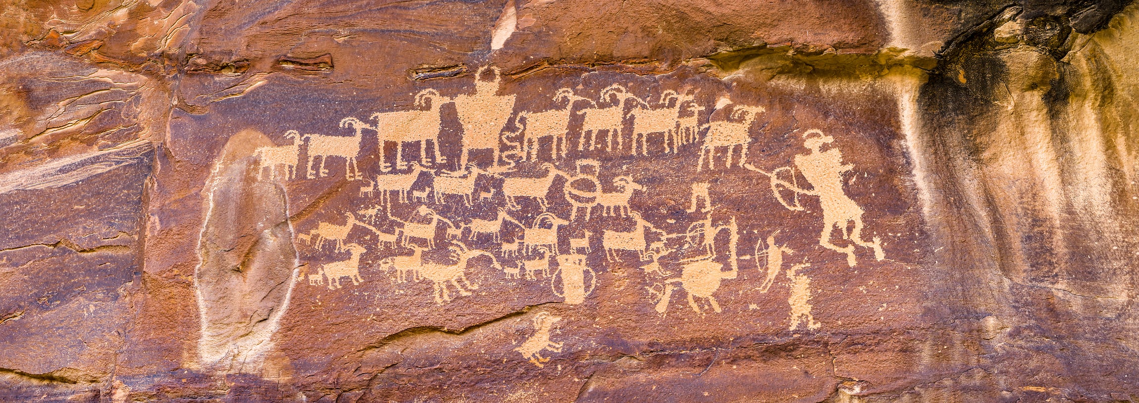 Petroglyphs: Wall murals by VAST
