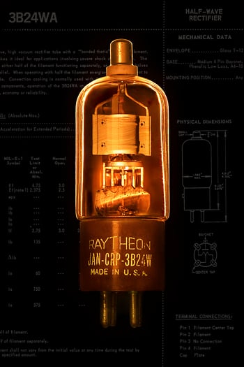 Vacuum tube art: Ultra-high-res photos by VAST